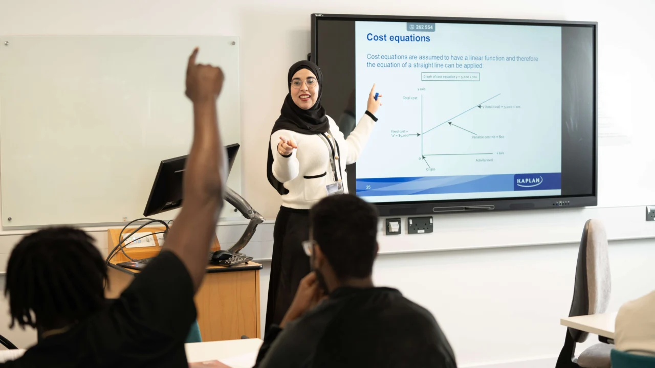 Birmingham Newman University - Courses - BSc Single Honours Business ...