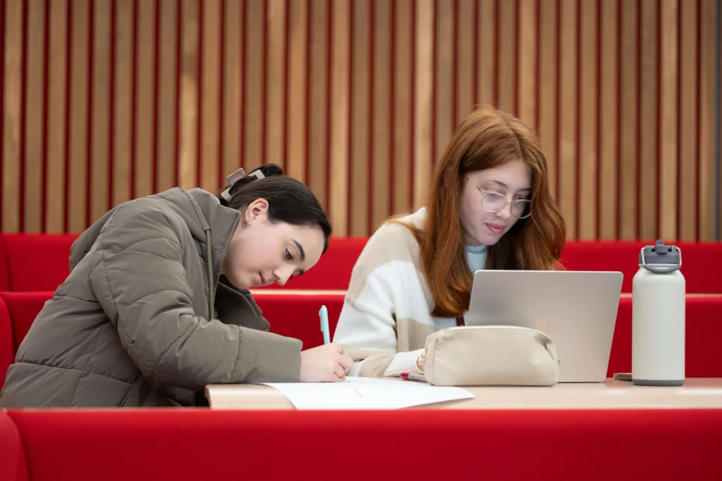 Birmingham Newman University - Courses - BA Primary Education (3-11 ...